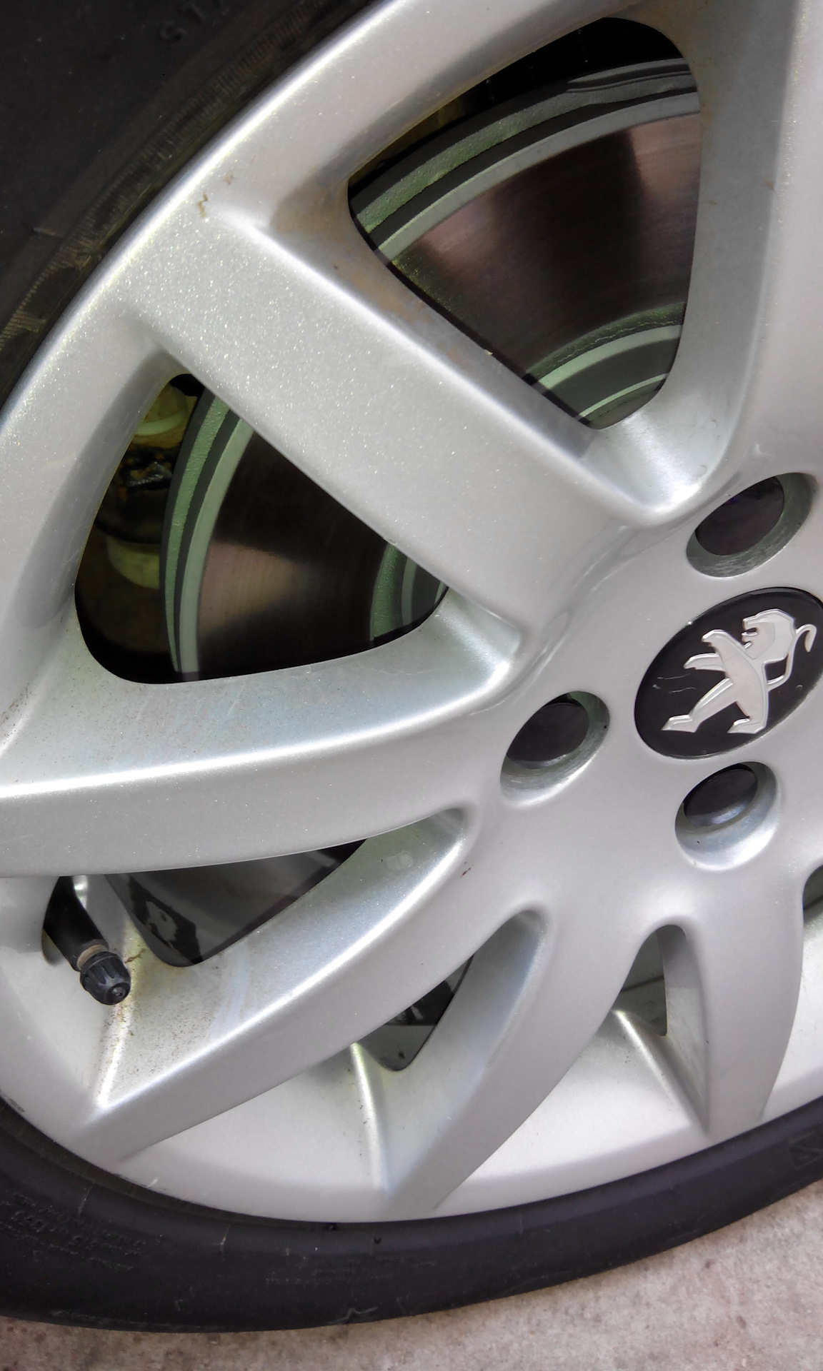 Сменил передние тормозные диски — Peugeot 308 (1G), 1,6 л, 2011 года ...