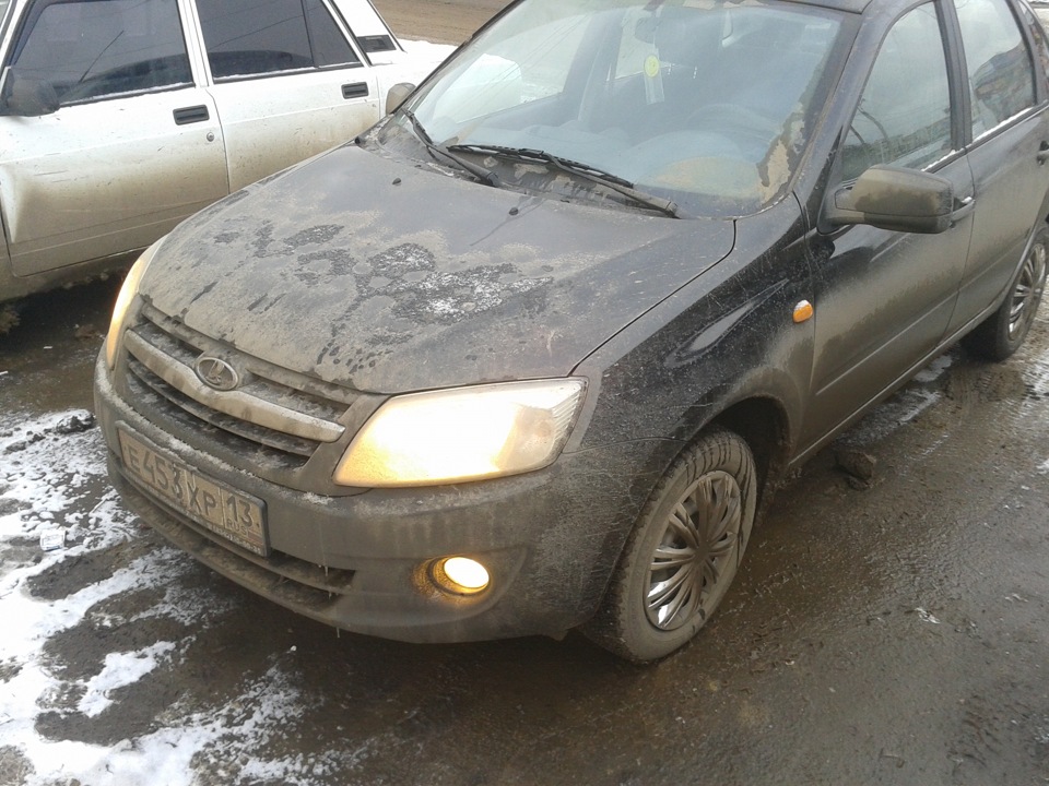 Внешний вид(очень грязная) — Lada Гранта (1G), 1,6 л, 2012 года ...