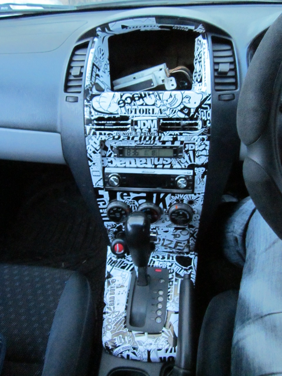 Sticker Bombing/\/\/\ — Nissan Wingroad (Y11), 1,8 л, 2004 года ...