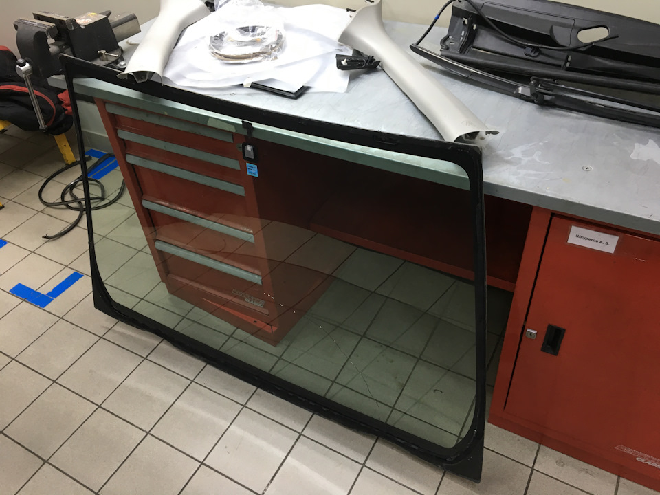 Замена лобового стекла — Toyota Vitz (130), 1,5 л, 2013 года | кузовной ...