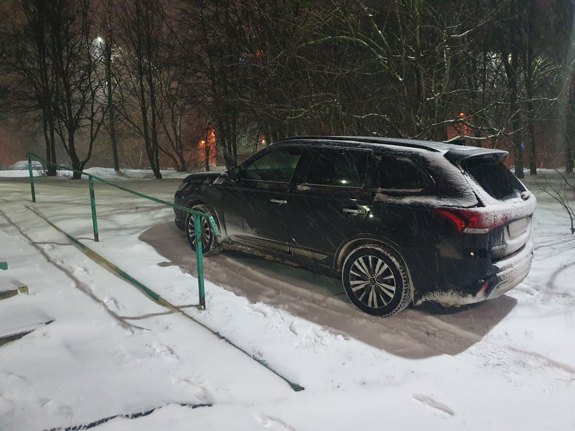Накладка заднего бампера mz574707ex — Mitsubishi Outlander (3G), 2,4 л ...