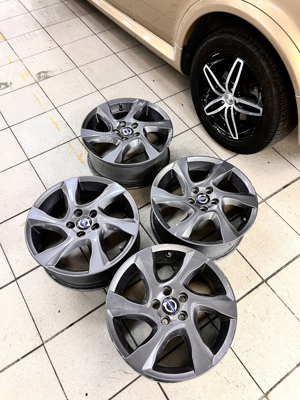 17е диски… — Volvo C30, 2,4 л, 2022 года | колёсные диски | DRIVE2