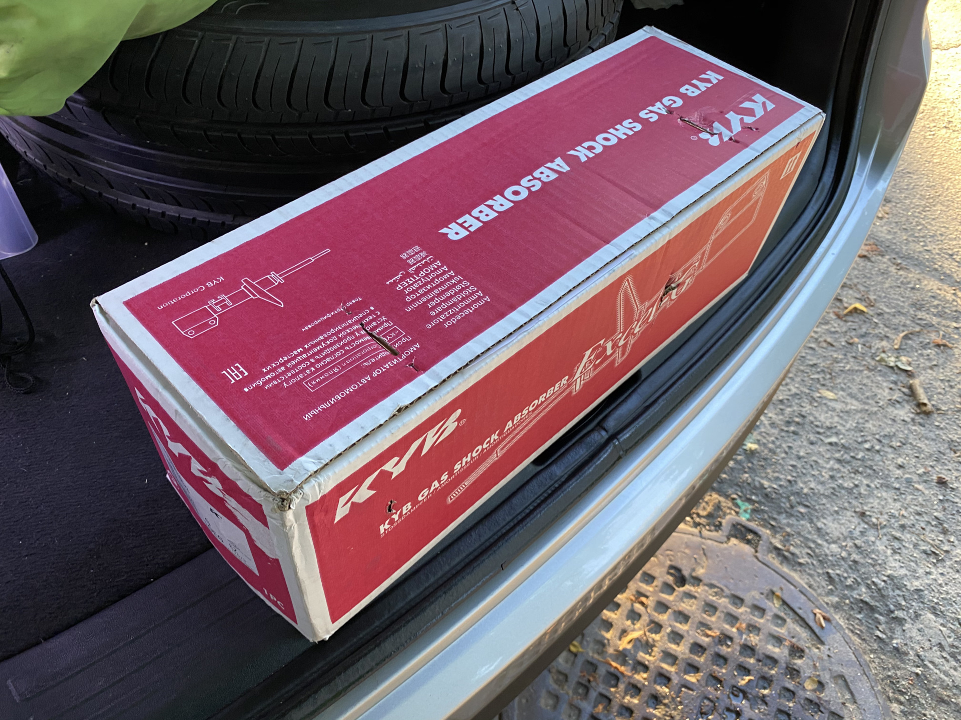 Стойка амортизатора передняя правая газомасляная KYB Excel-G (339402 ...