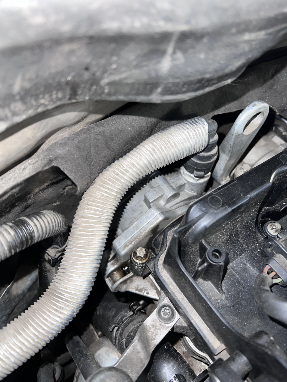 Замена вакуумного насоса M271.860 — Mercedes-Benz E-Class (W212), 2 л ...