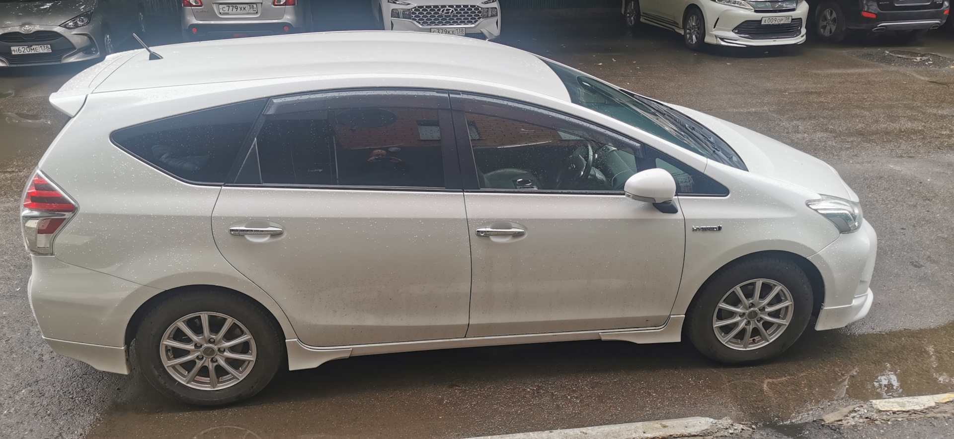 Прям кроссовер — Toyota Prius Alpha, 1,8 л, 2015 года | шины | DRIVE2