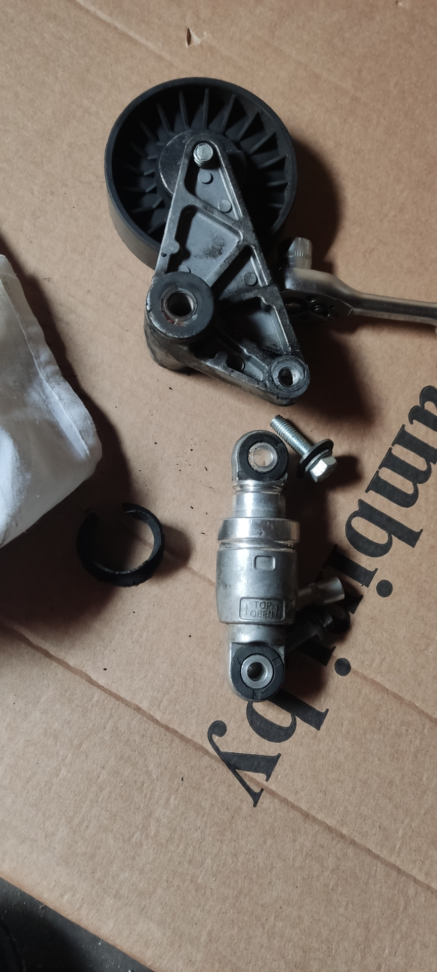 Замена натяжителя ролика доп агрегатов — Opel Omega B, 2,2 л, 2001 года ...