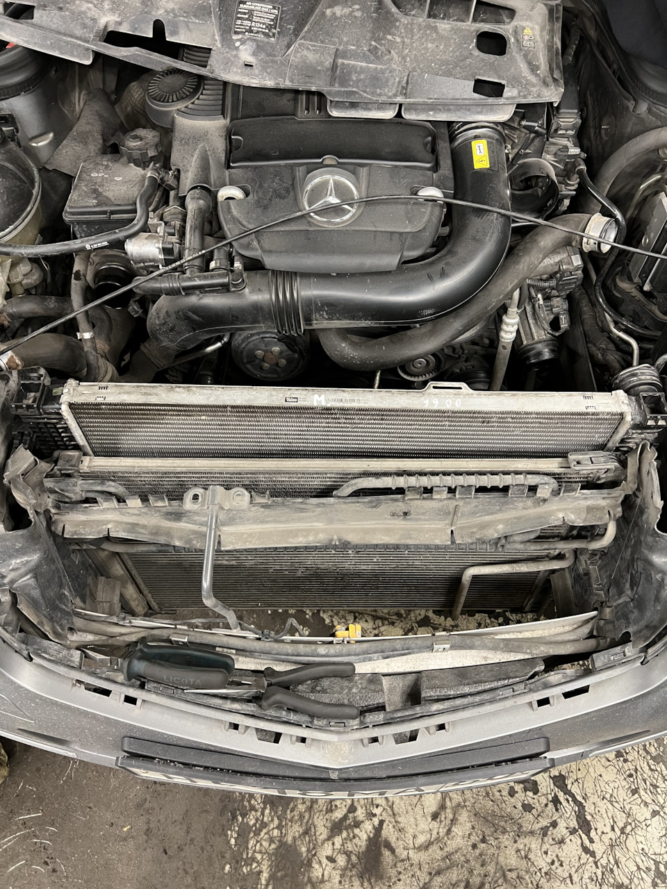 Замена основного радиатора — Mercedes-Benz E-Class (W212), 2 л, 2010 ...