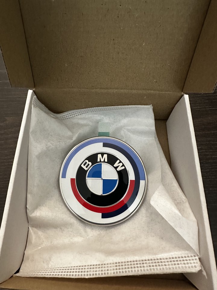 Эмблемы bmw оригинал на BMW X5 (E70), BMW X5 (F15), BMW X5 (G05), BMW ...