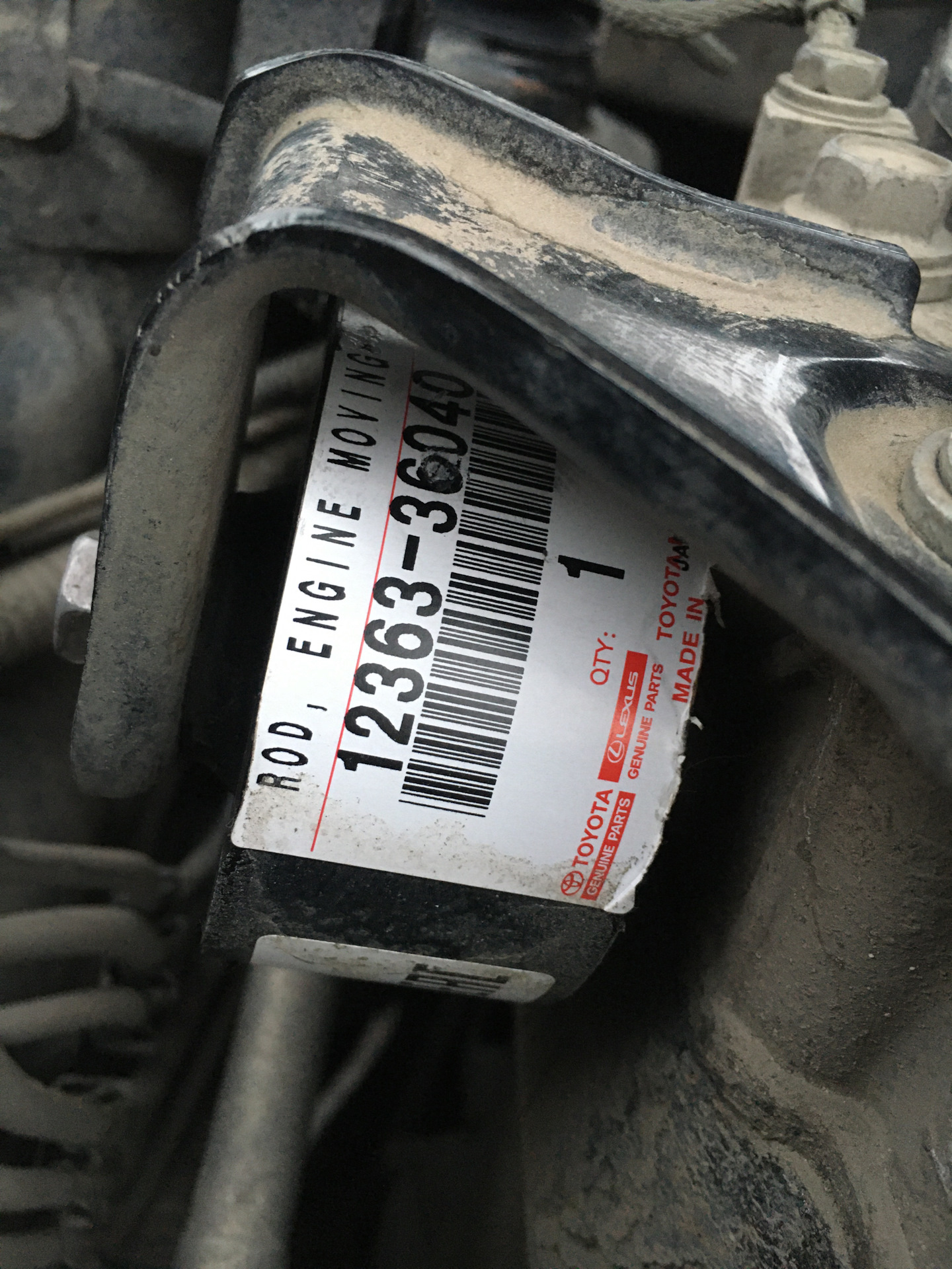 Замена верхней опоры двигателя — Toyota Camry (XV50), 2,5 л, 2013 года ...