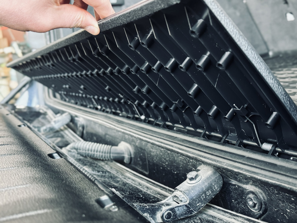 Новая накладка борта багажника. — BMW X5 (F15), 3 л, 2015 года ...