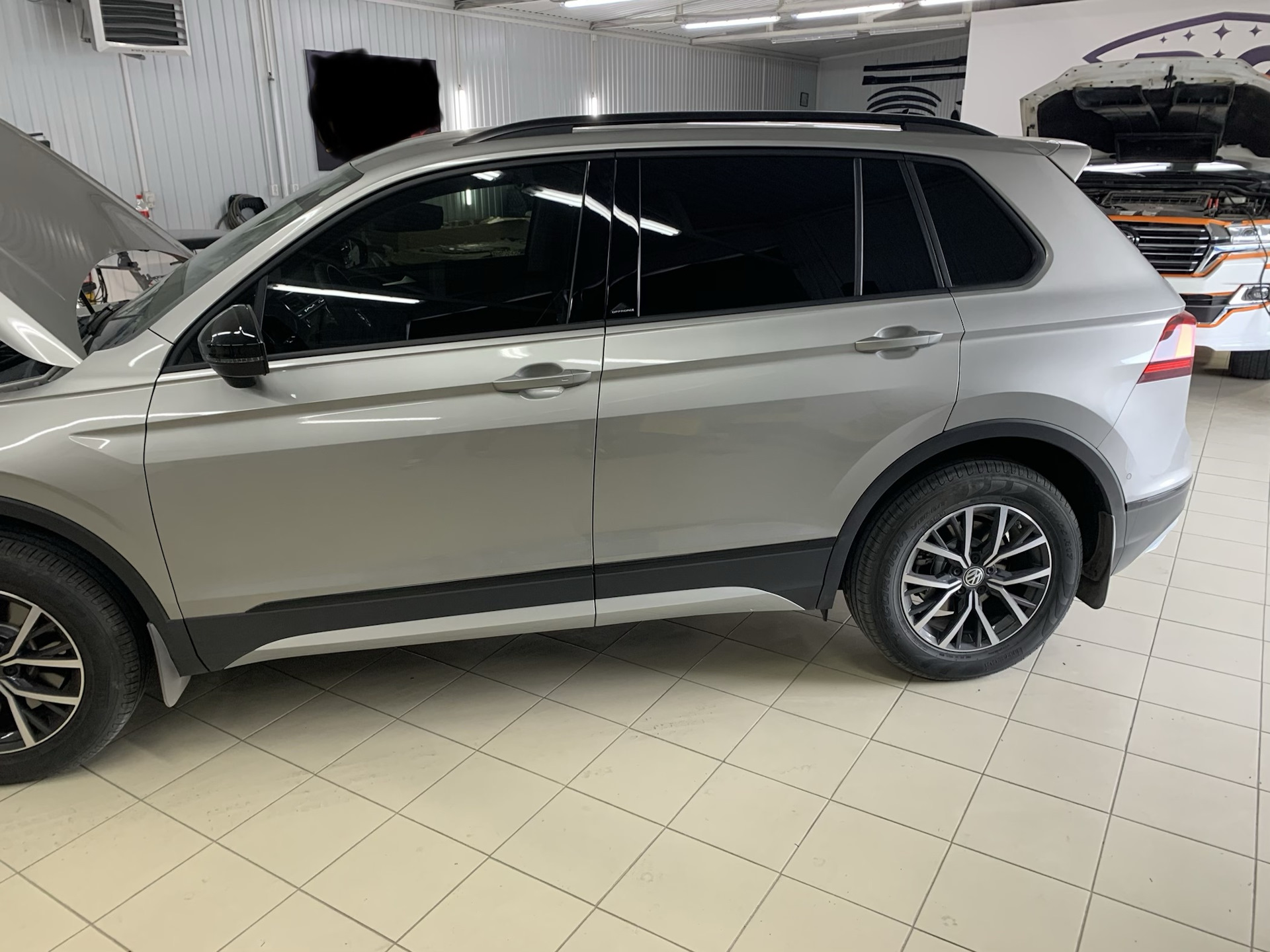 Тонировка — Volkswagen Tiguan (2G), 2 л, 2020 года | стайлинг | DRIVE2