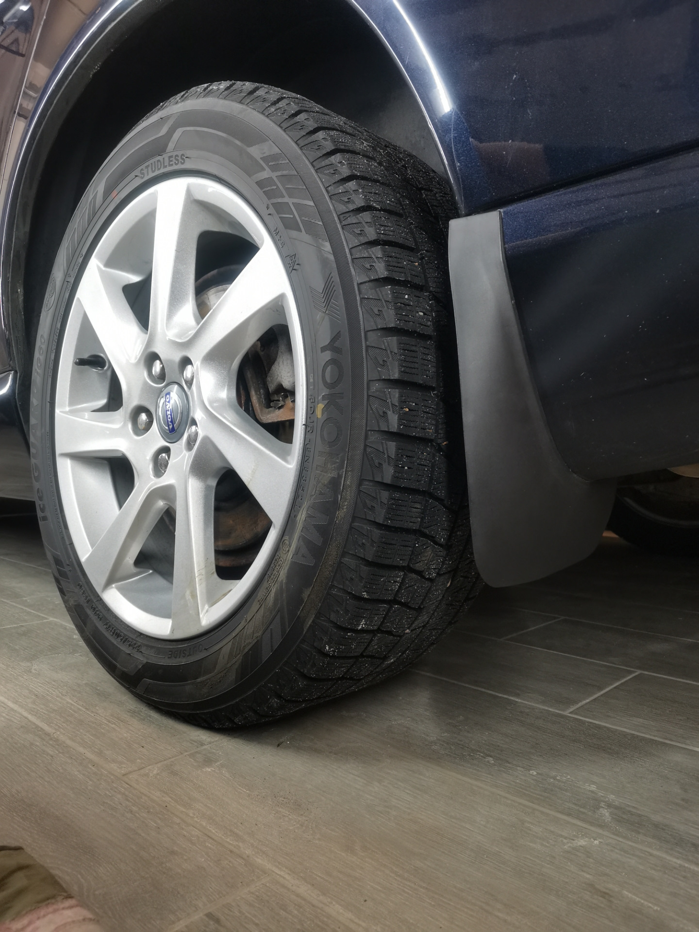 Установка брызговиков — Volvo S80 (2G), 2,5 л, 2011 года | аксессуары ...