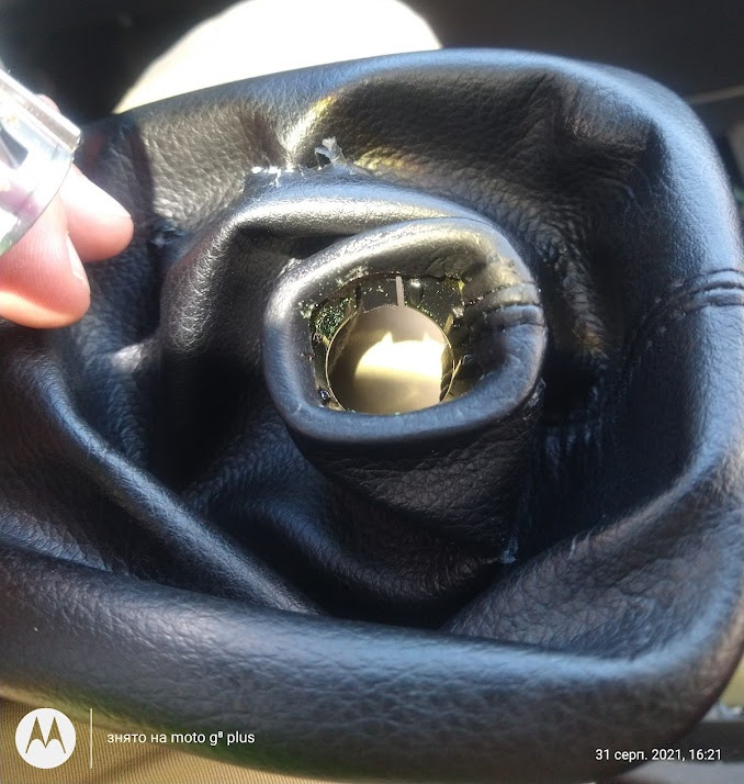 Замена чехла кулисы МКПП — Hyundai i30 CW I, 1,6 л, 2011 года | своими ...