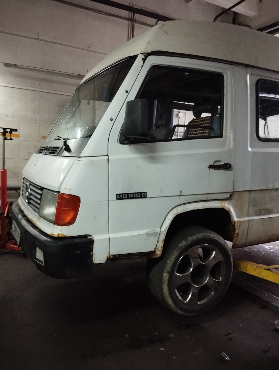 Примерка 18 — Mercedes-Benz MB100, 2,4 л, 1994 года | колёсные диски ...