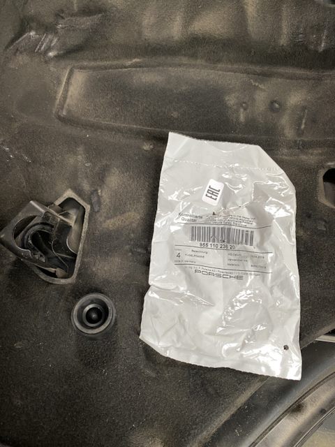 95511023620 Подушка крепления накладки двигателя Porsche Macan (2013 ...