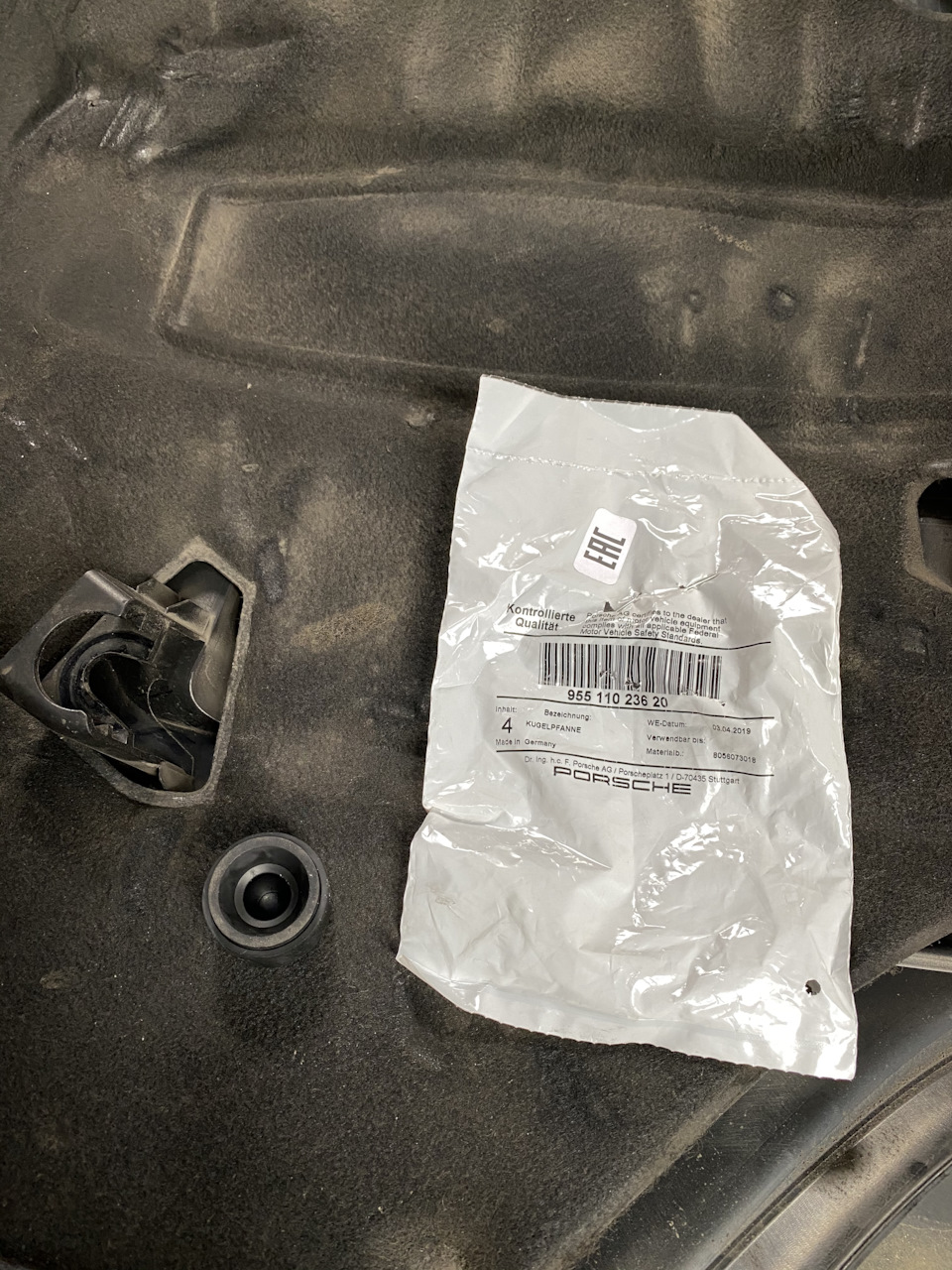 95511023620 Подушка крепления накладки двигателя Porsche Macan (2013 ...