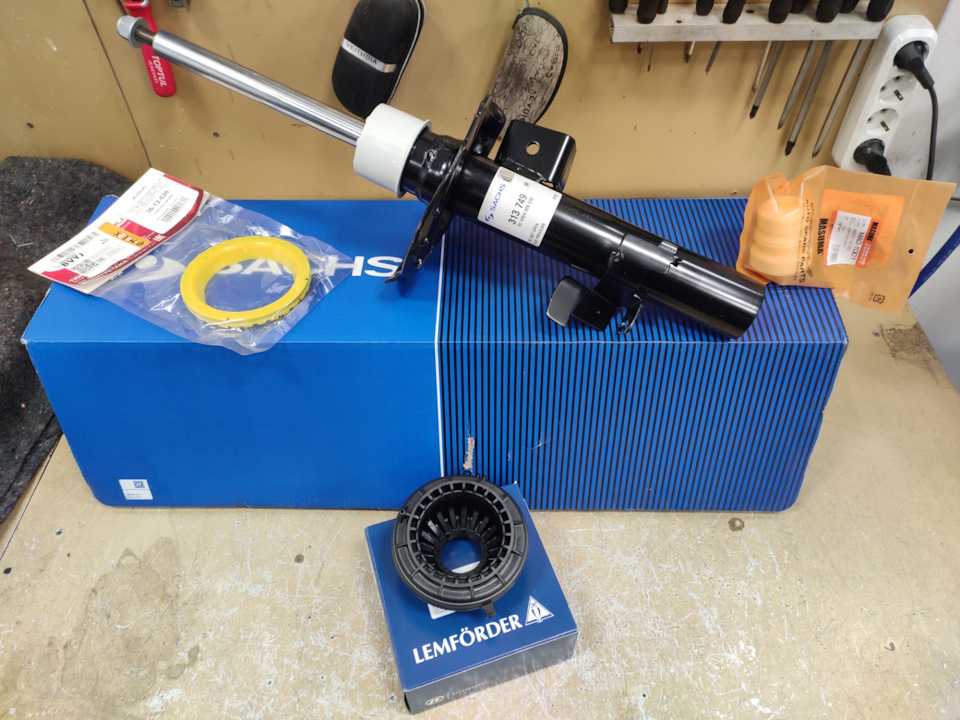 Замена стоек амортизатора Volvo s60 — Volvo S60 (2G), 2 л, 2013 года ...