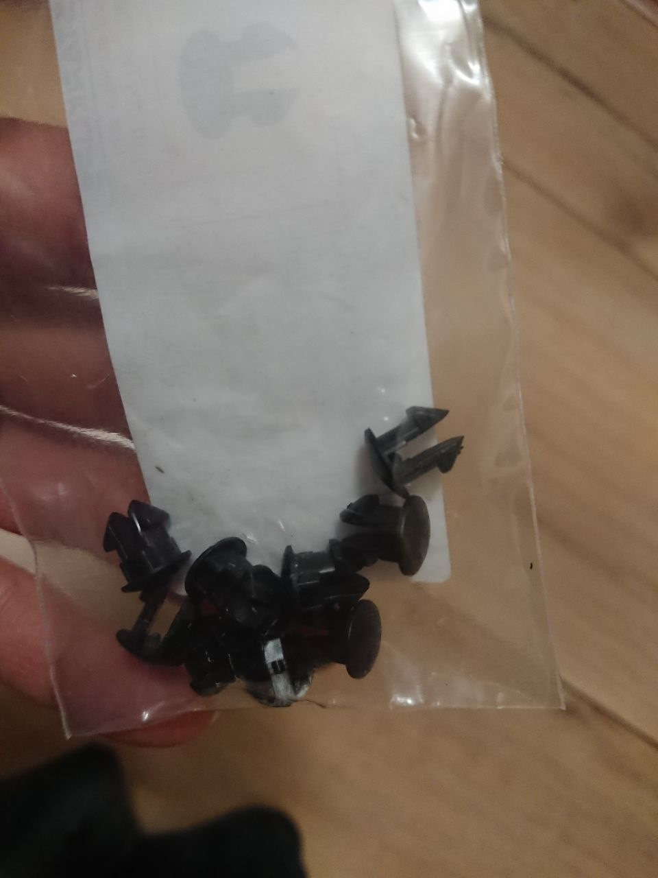 Клипса для уплотнительной рамки передней правой двери — Mercedes-Benz C ...