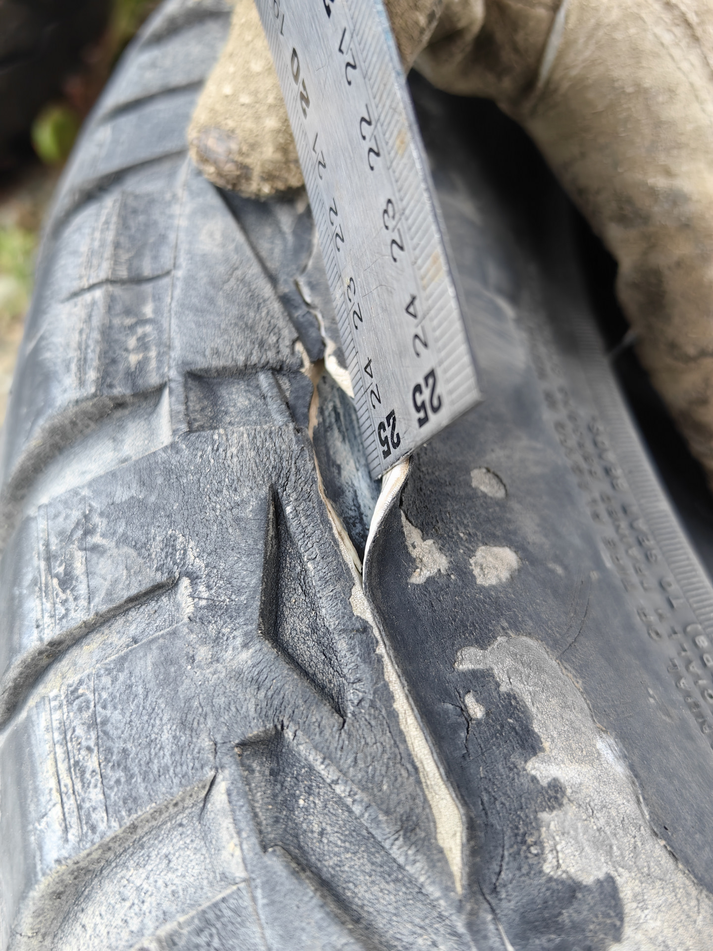 Вынужденная смена резины comforser cf110 215/65r16 — Toyota Isis, 2 л ...