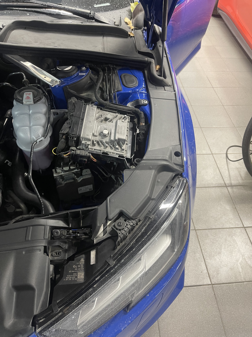 -8- пластик под капот, и аксессуары. — Audi A4 Avant (B9), 2 л, 2017 ...