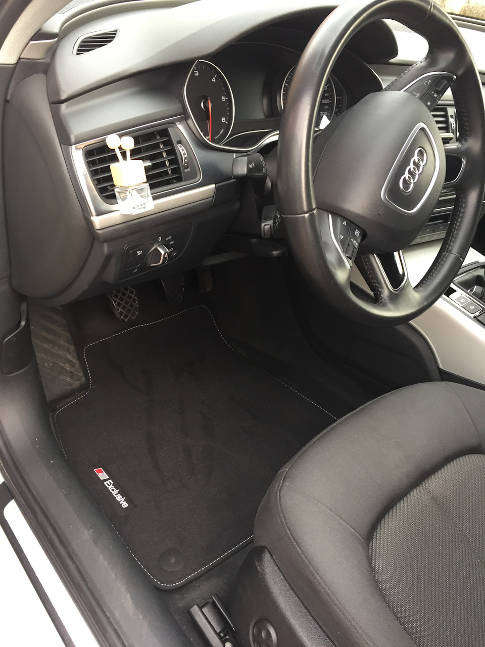 Новые коврики — Audi A6 Avant (C7), 2 л, 2015 года | аксессуары | DRIVE2