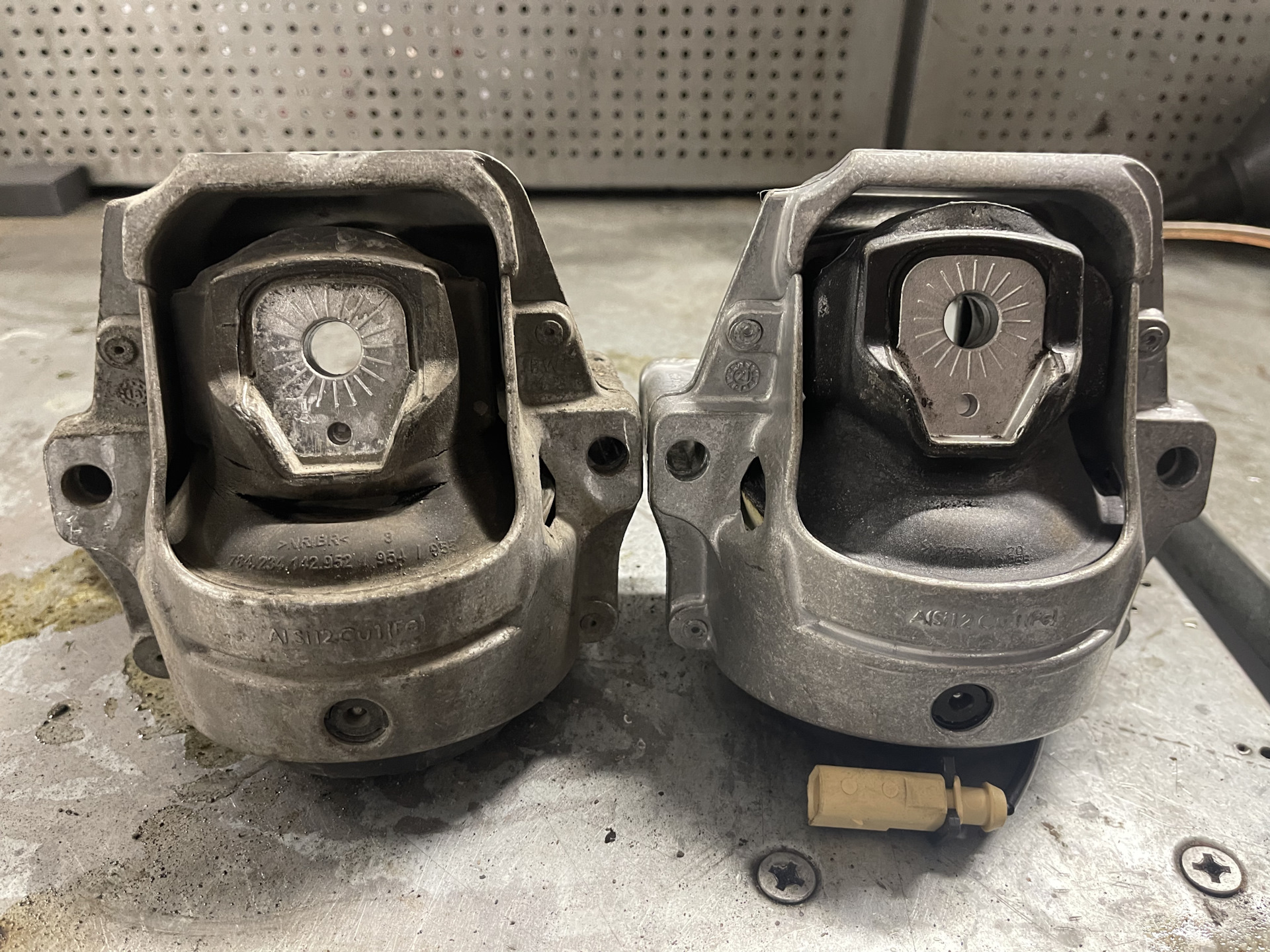 Замена опор двс — Audi A4 (B8), 2 л, 2013 года | визит на сервис | DRIVE2