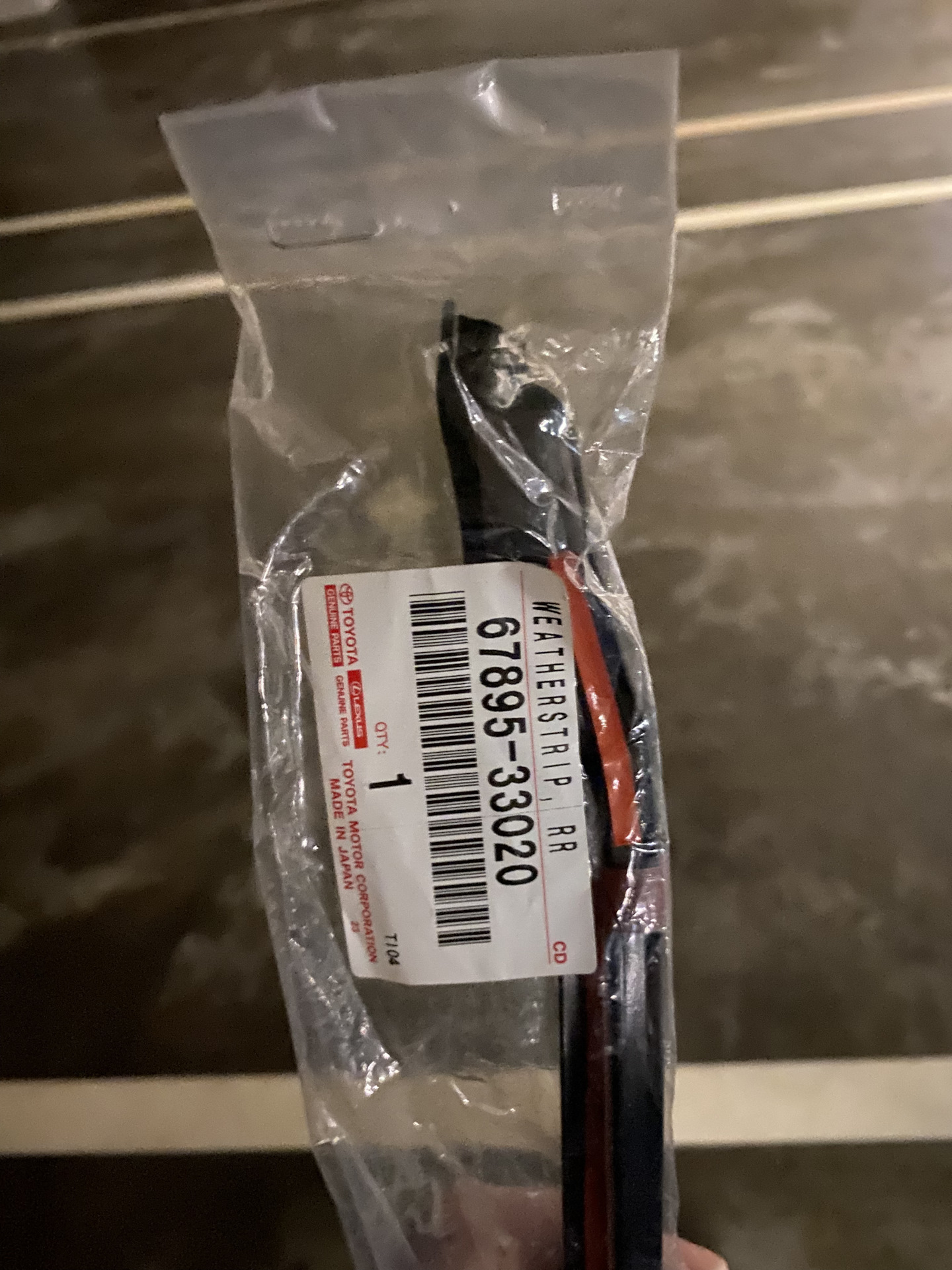 Уплотнитель между дверей — Toyota RAV4 (5G), 2 л, 2020 года | своими ...