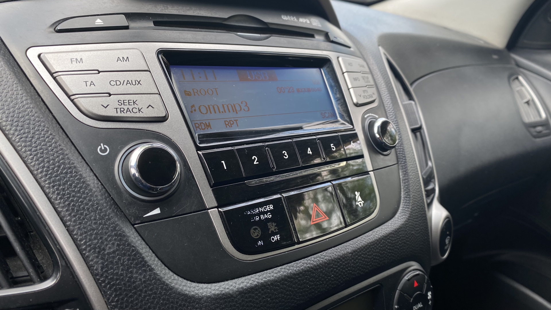 Установил новую магнитолу — Hyundai ix35, 2 л, 2010 года | автозвук ...