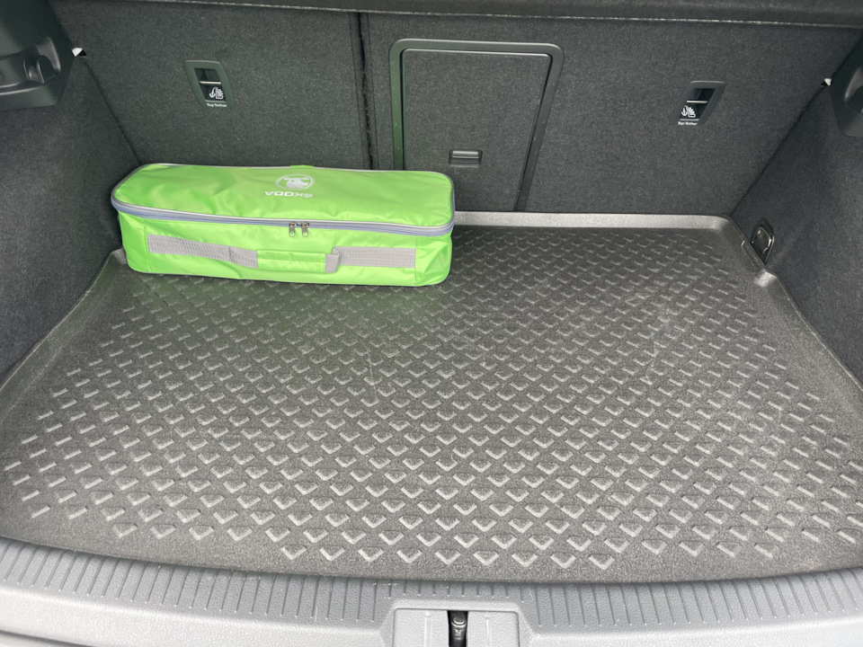 Ковёр в багажник оригинал 5G0 061 160 — Volkswagen Golf Mk7, 1,4 л ...