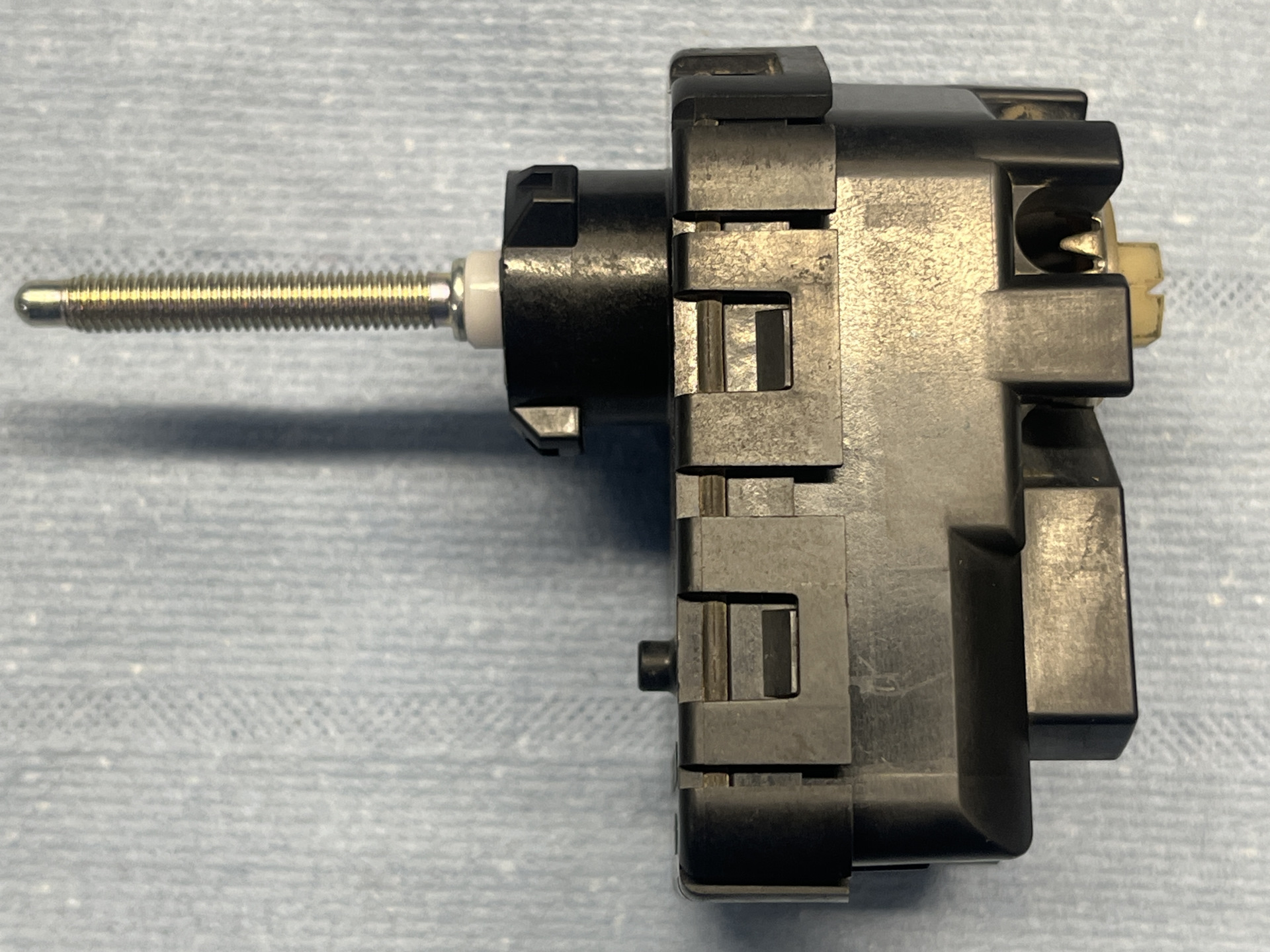 Электрокорректор фар Koito — Mitsubishi Pajero (4G), 3,8 л, 2008 года ...