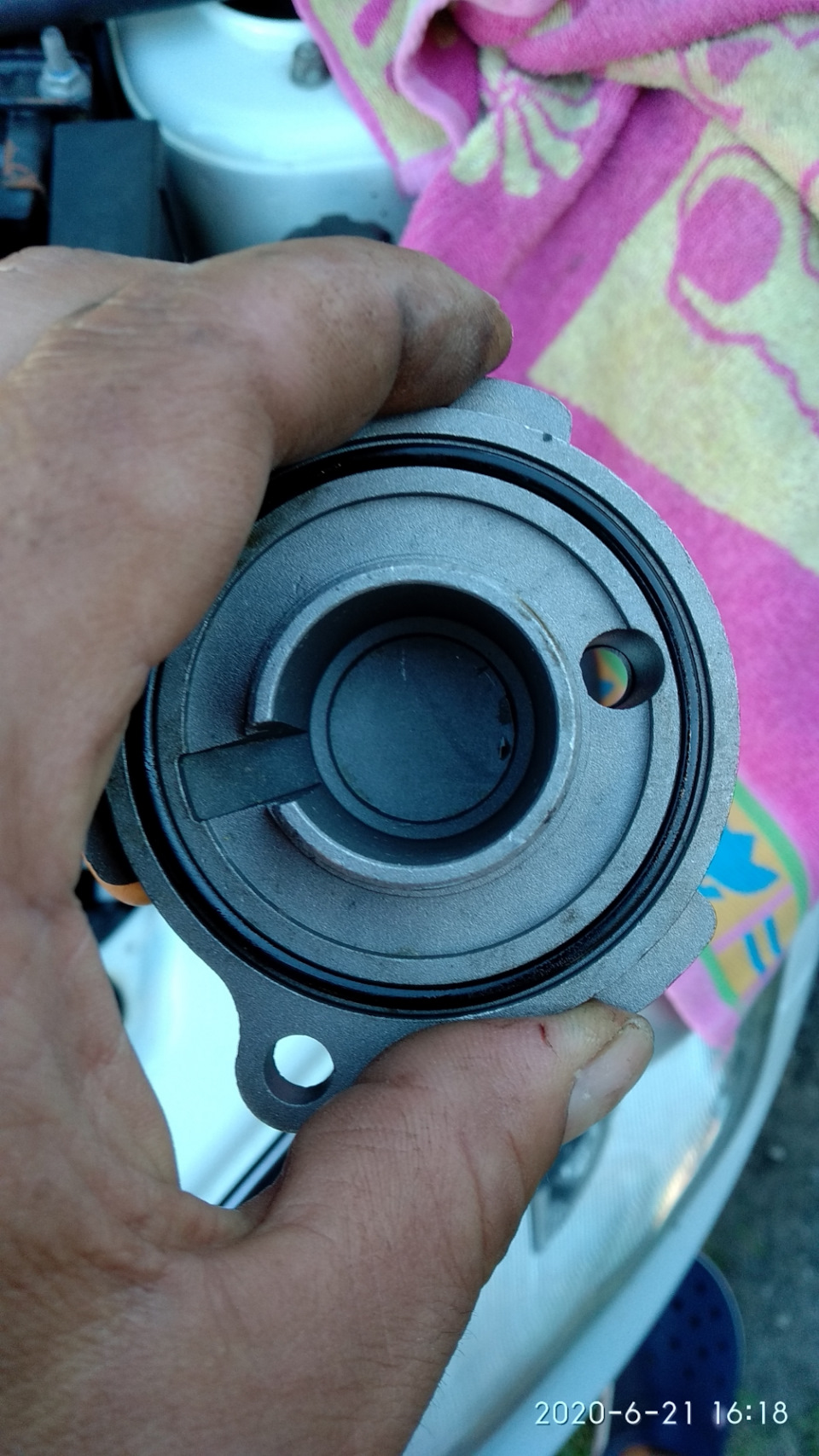 Опять крышка распредвала… — Lada Гранта (1G), 1,6 л, 2014 года ...