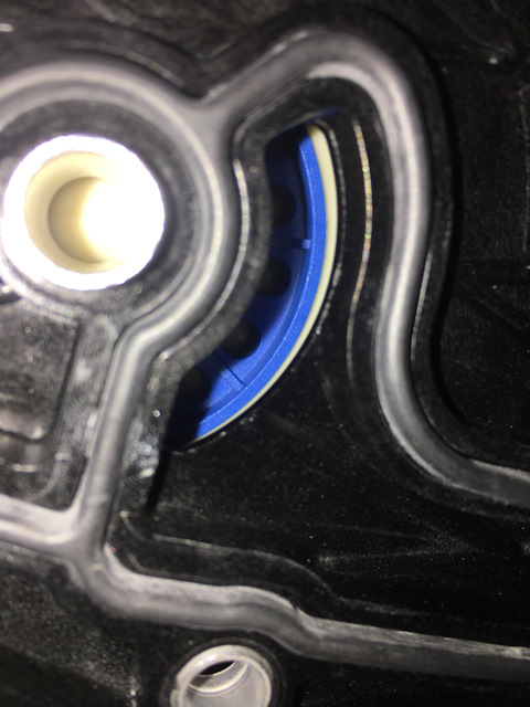 31319642 Крышка маслоуловителя Volvo | Запчасти на DRIVE2