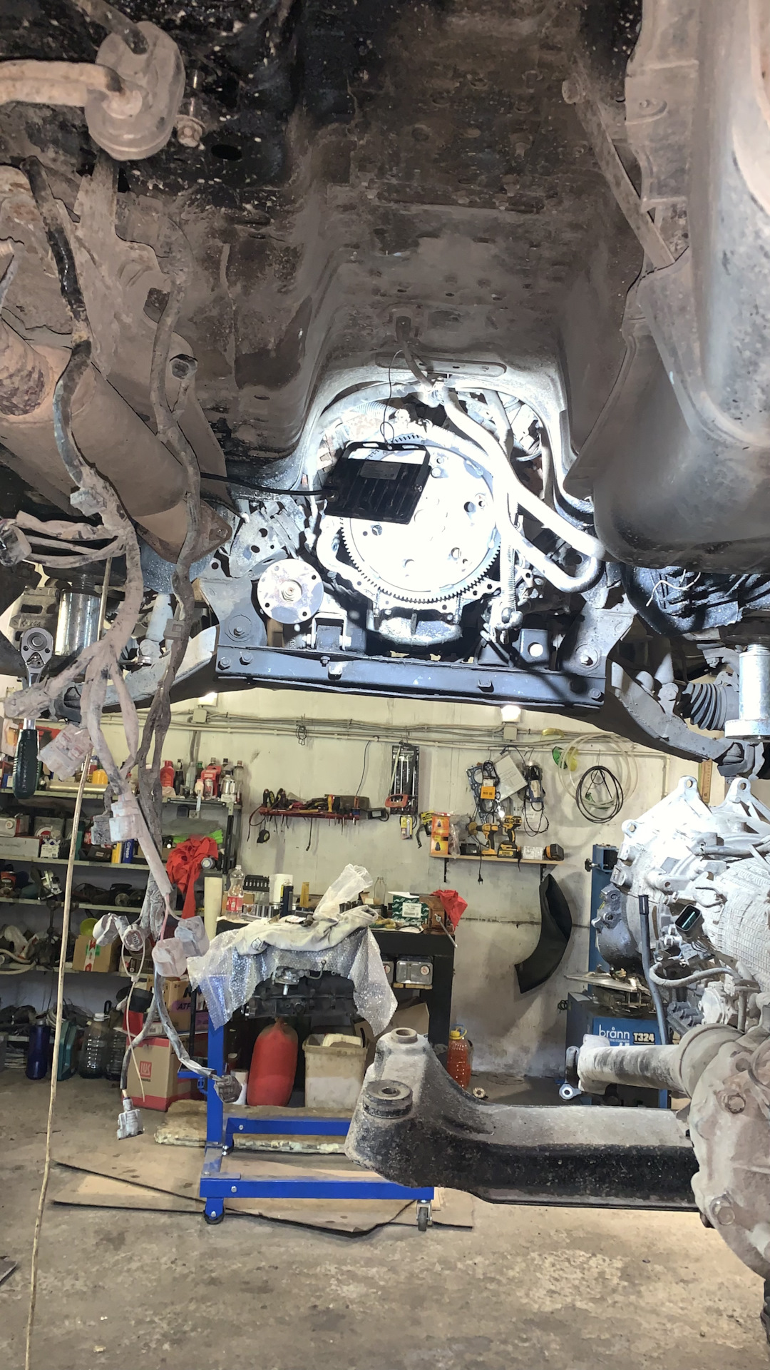 ЗАМЕНА САЛЬНИКА КОЛЕНВАЛА — Mitsubishi Pajero (3G), 3,5 л, 2002 года ...