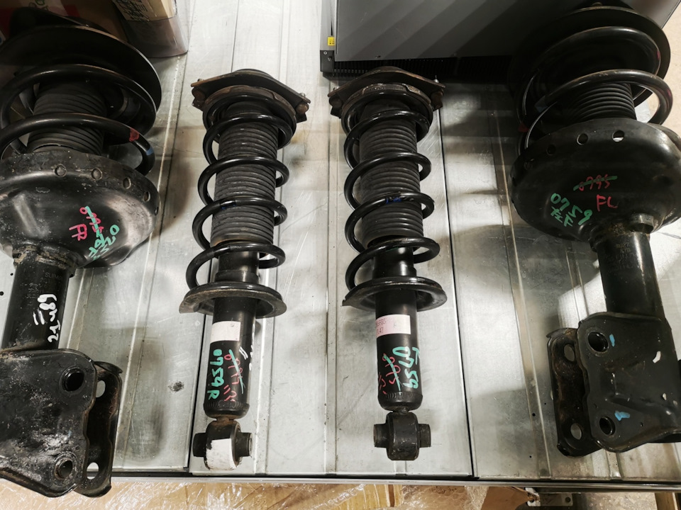 Стойки KYB для Subaru Levorg VM, WRX VA, GRB на Subaru Impreza WRX STI ...