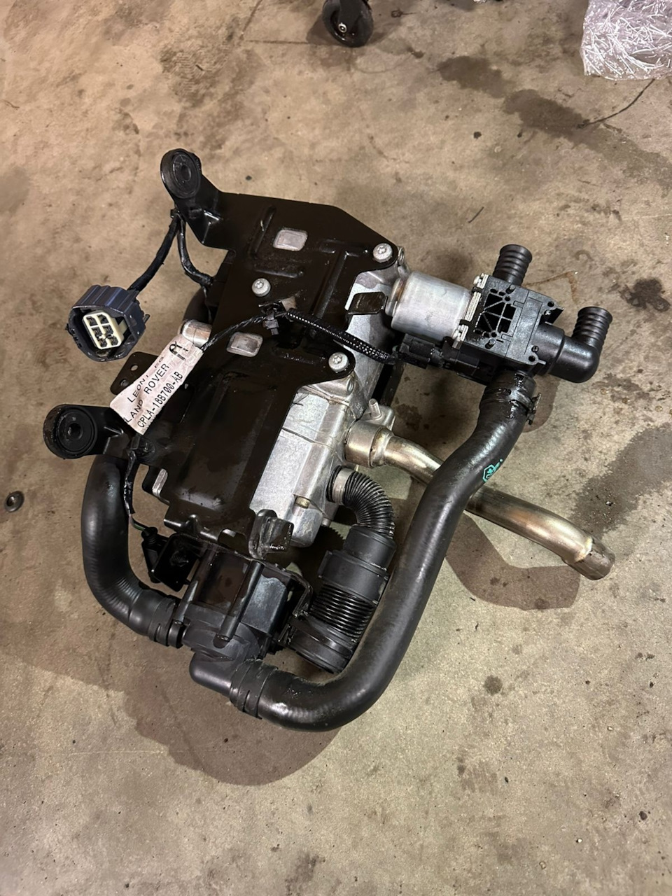 Новые:трёхходовой клапан, ограничители передних дверей, покраска ...