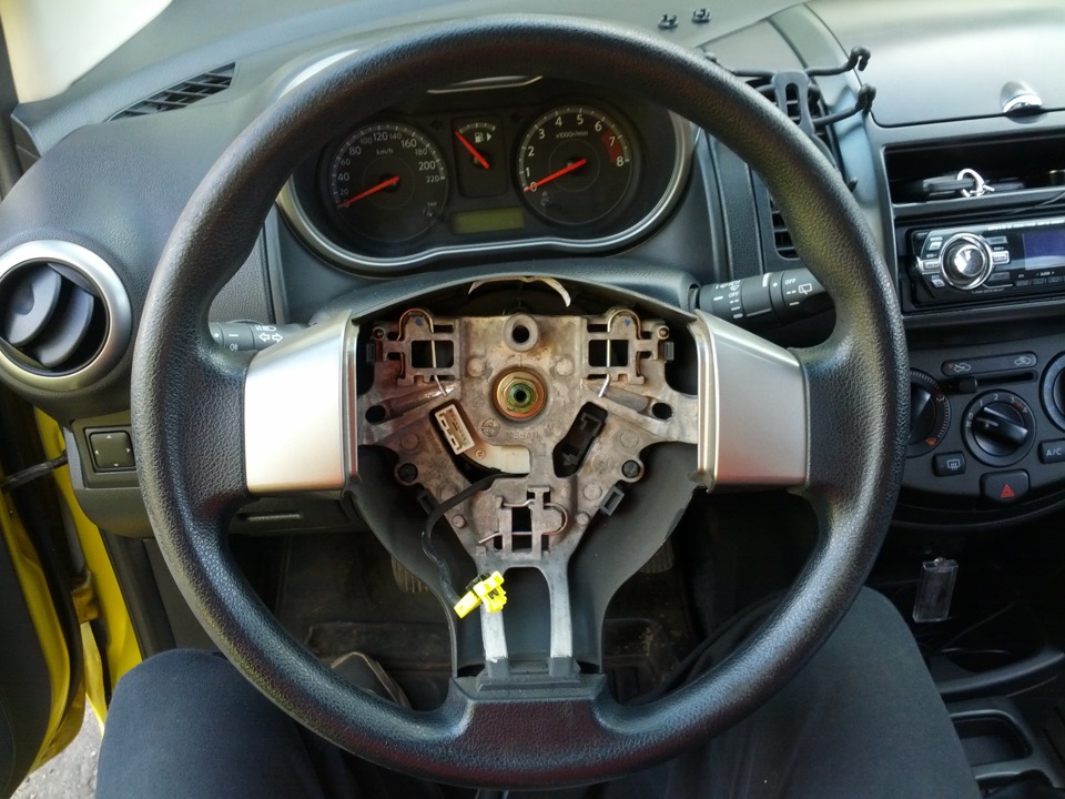 Руль) — Nissan Note (1G), 1,4 л, 2006 года | аксессуары | DRIVE2