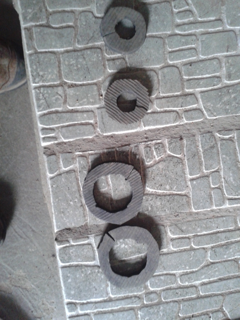 Резиновые накладки под пыльники и опоры передних стоек — KIA Venga, 1,6 ...