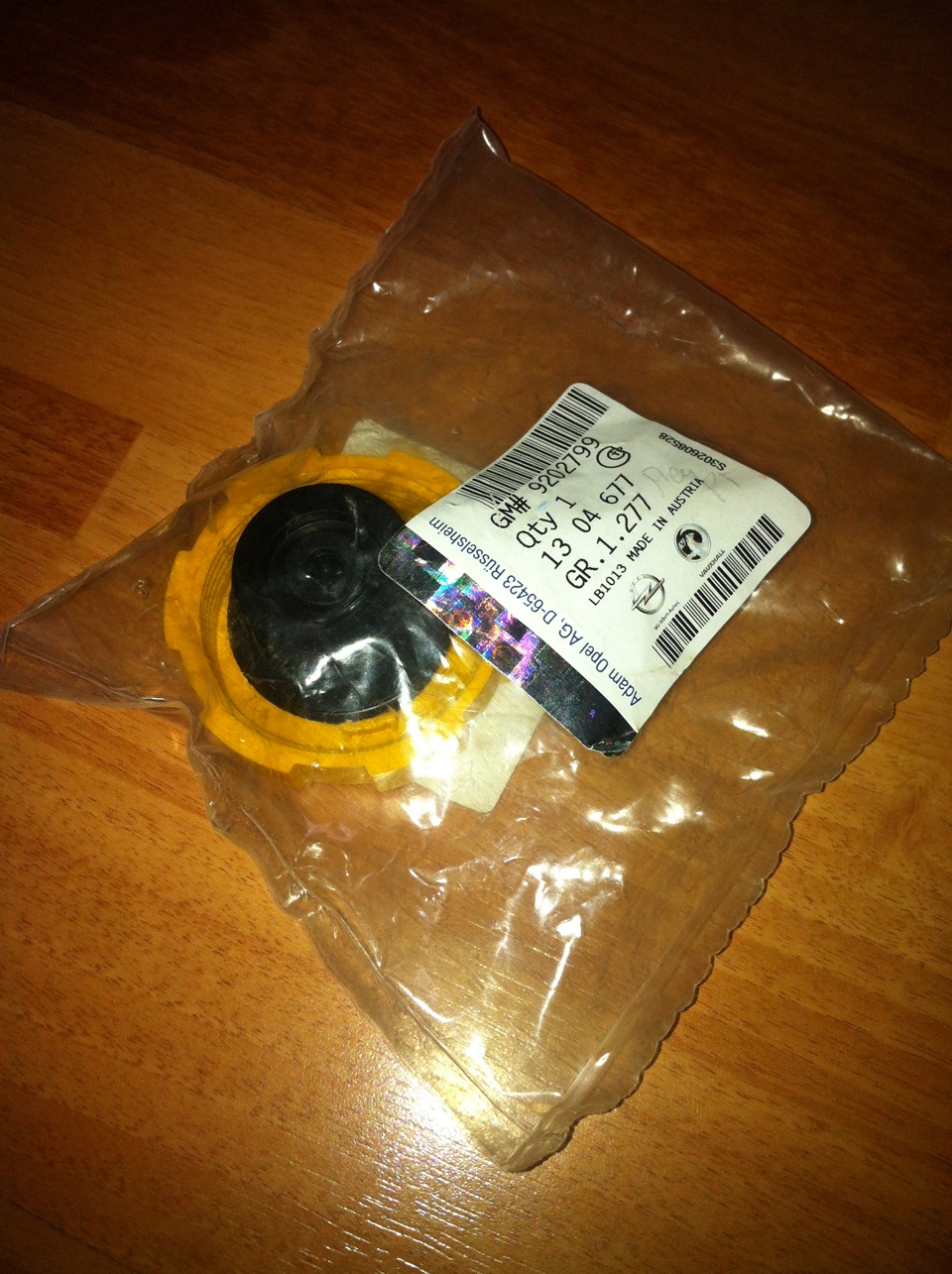 1304677 Крышка расширительного бачка / Astra-H, Corsa-D, Signum, Vectra ...