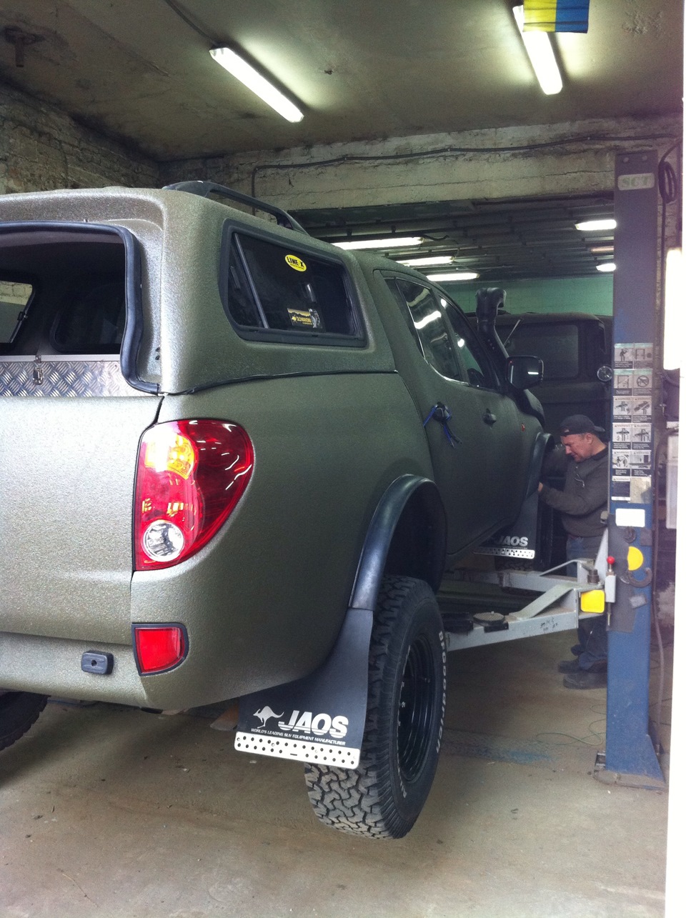 Расширители арок и брызговики — Mitsubishi L200 (4G), 2,5 л, 2011 года ...
