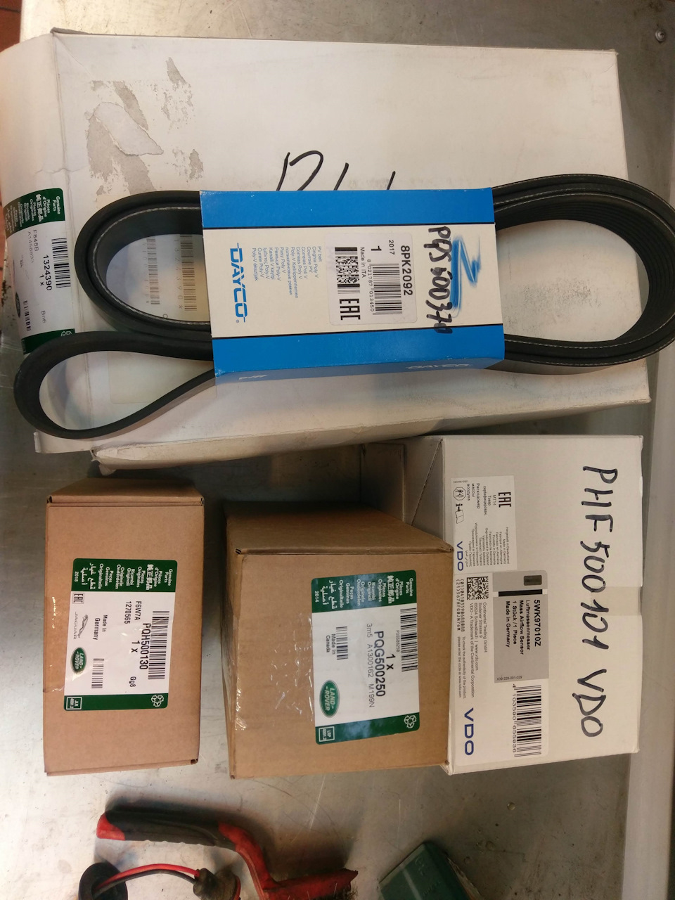 1324390 НАТЯЖИТЕЛЬ РЕМНЯ ГРМ Jaguar Land Rover | Запчасти на DRIVE2