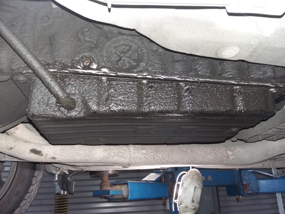 замена прокладок выпускного коллектора и сальника штока выбора передач ...