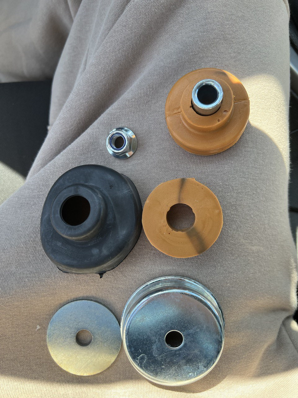 #3 Есть пробитие! Замена верхней опоры амортизатора. — BMW 3 series ...