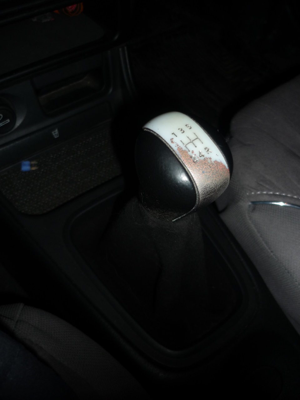 Ручка КПП — Nissan Almera II (N16), 1,5 л, 2004 года | аксессуары | DRIVE2
