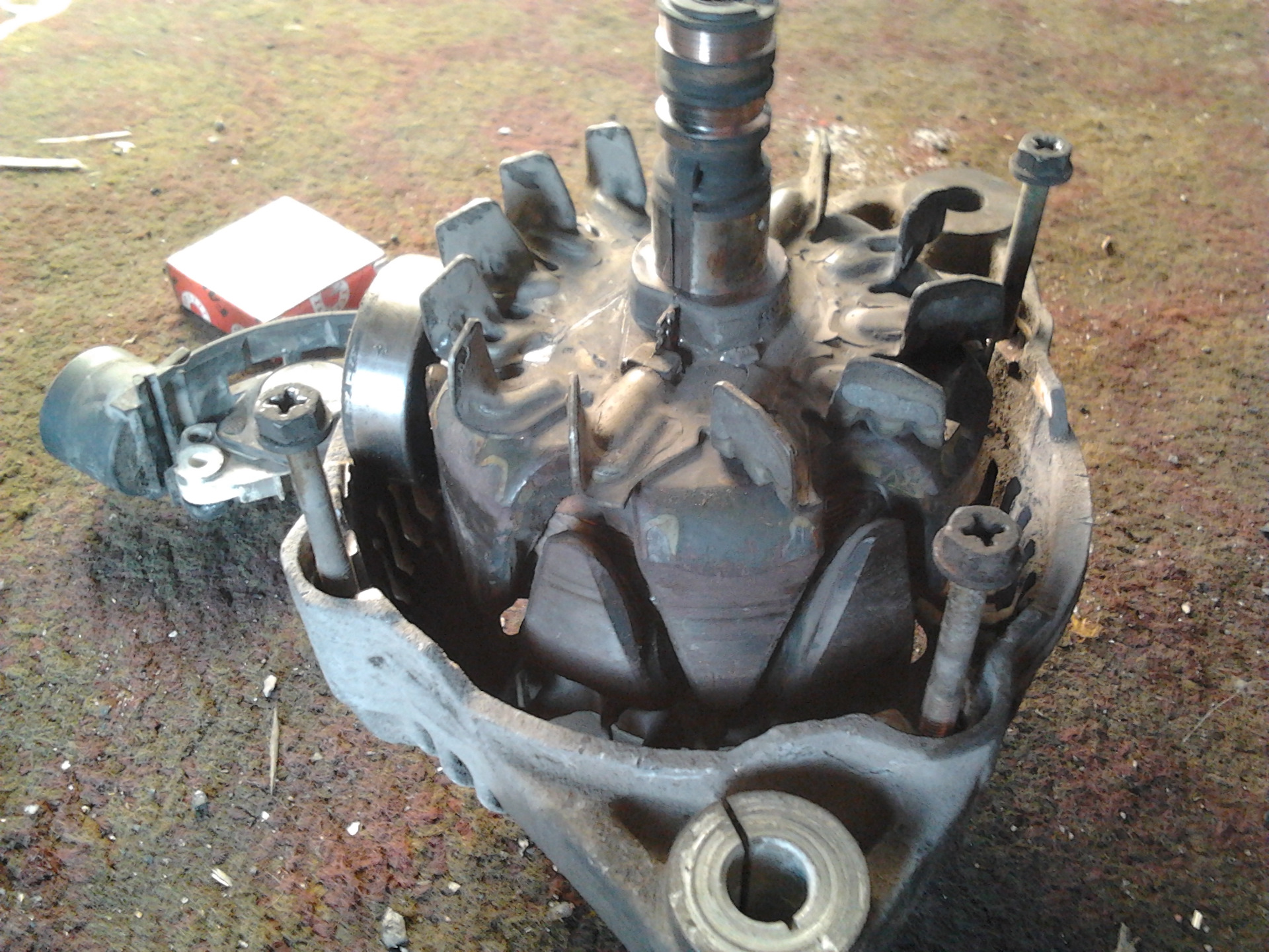 Замена щеток генератора + подшипник — Honda Accord (5G), 1,9 л, 1996 ...