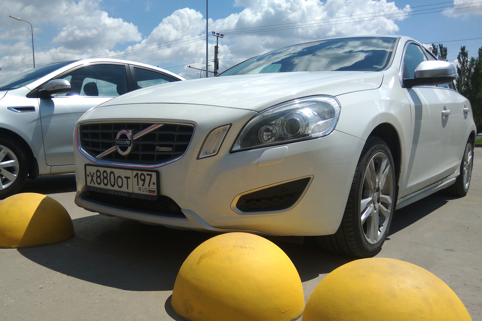 Нужна помощь зала. R-design. — Volvo S60 (2G), 2,5 л, 2011 года ...