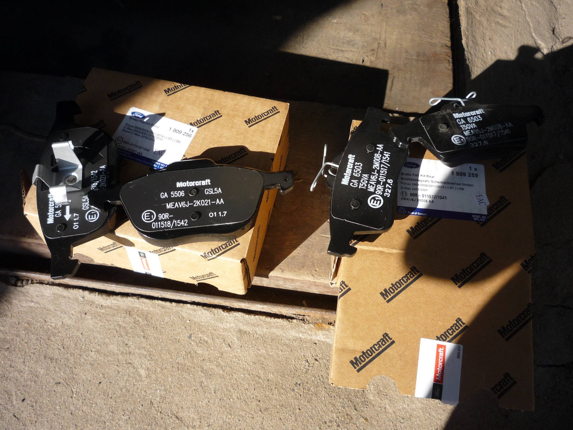 Заменил, с фоткал для кого-то :) — Ford Focus Hatchback II, 1,6 л, 2010 ...