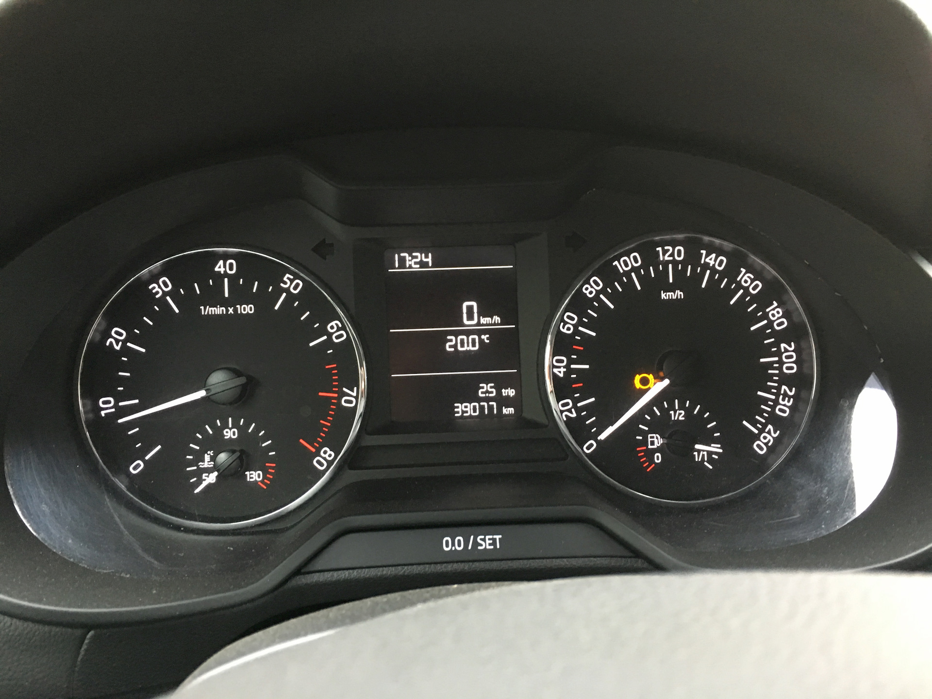 Установка датчика износа тормозных колодок и замена передних колодок ...