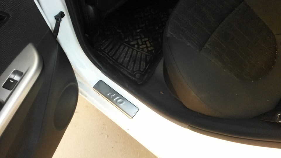 Накладки на пороги — KIA Rio (3G), 1,6 л, 2014 года | аксессуары | DRIVE2