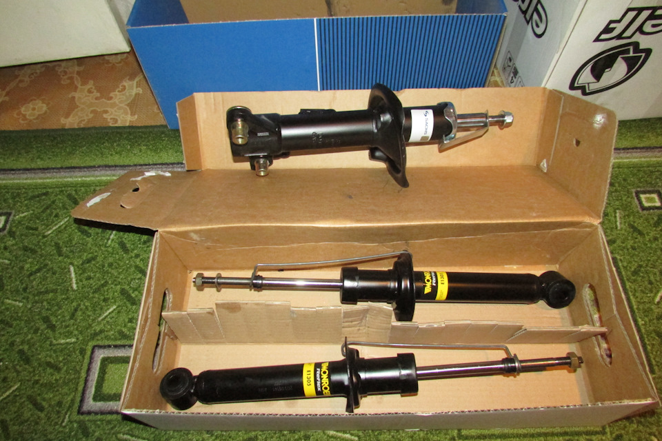 313606 Амортизатор (справа) для NISSAN SACHS | Запчасти на DRIVE2