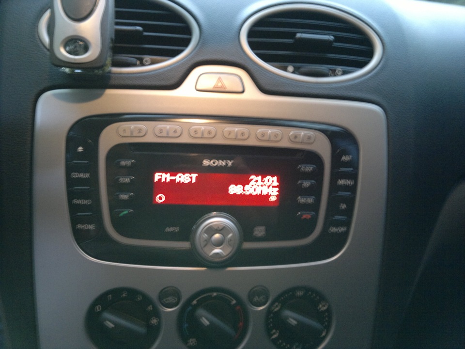 Sony вместо 6000CD — Ford Focus Hatchback II, 1,6 л, 2011 года ...